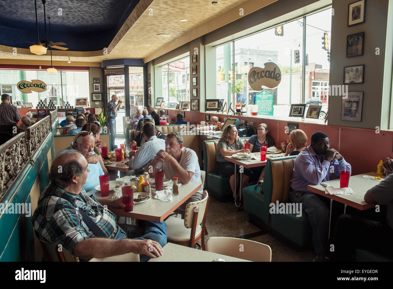 Memphis furniture hi-res stock photography and images - Alamy