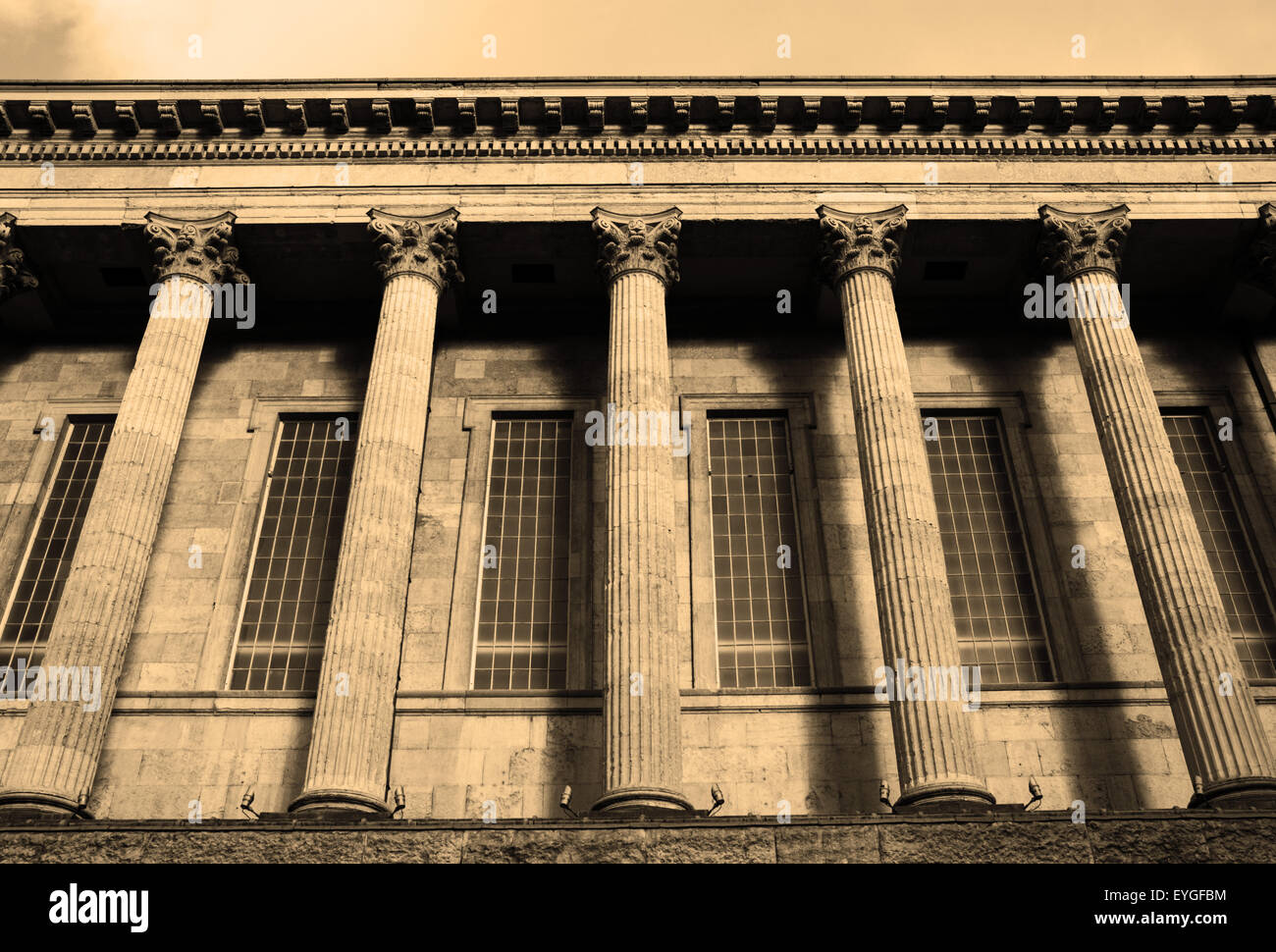 Colonnade columns hi-res stock photography and images - Alamy