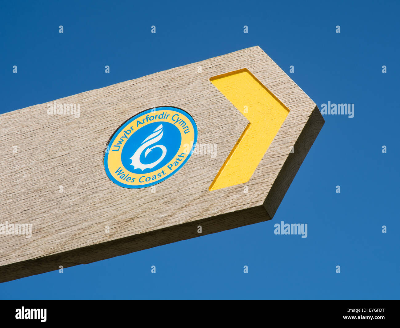 Footpath sign hiking hi-res stock photography and images - Alamy