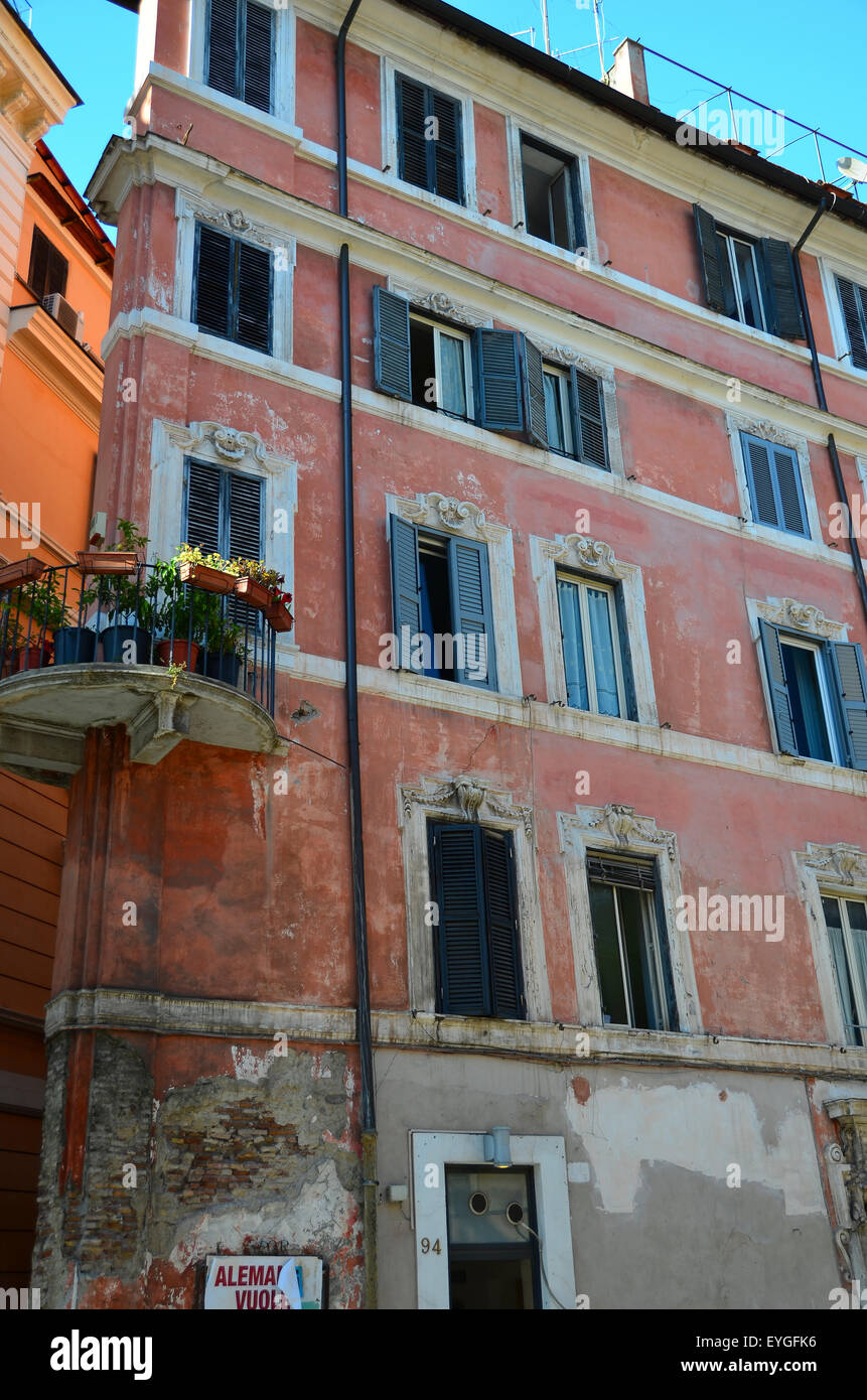 A beautiful corner on an ancient building in Rome Stock Photo - Alamy