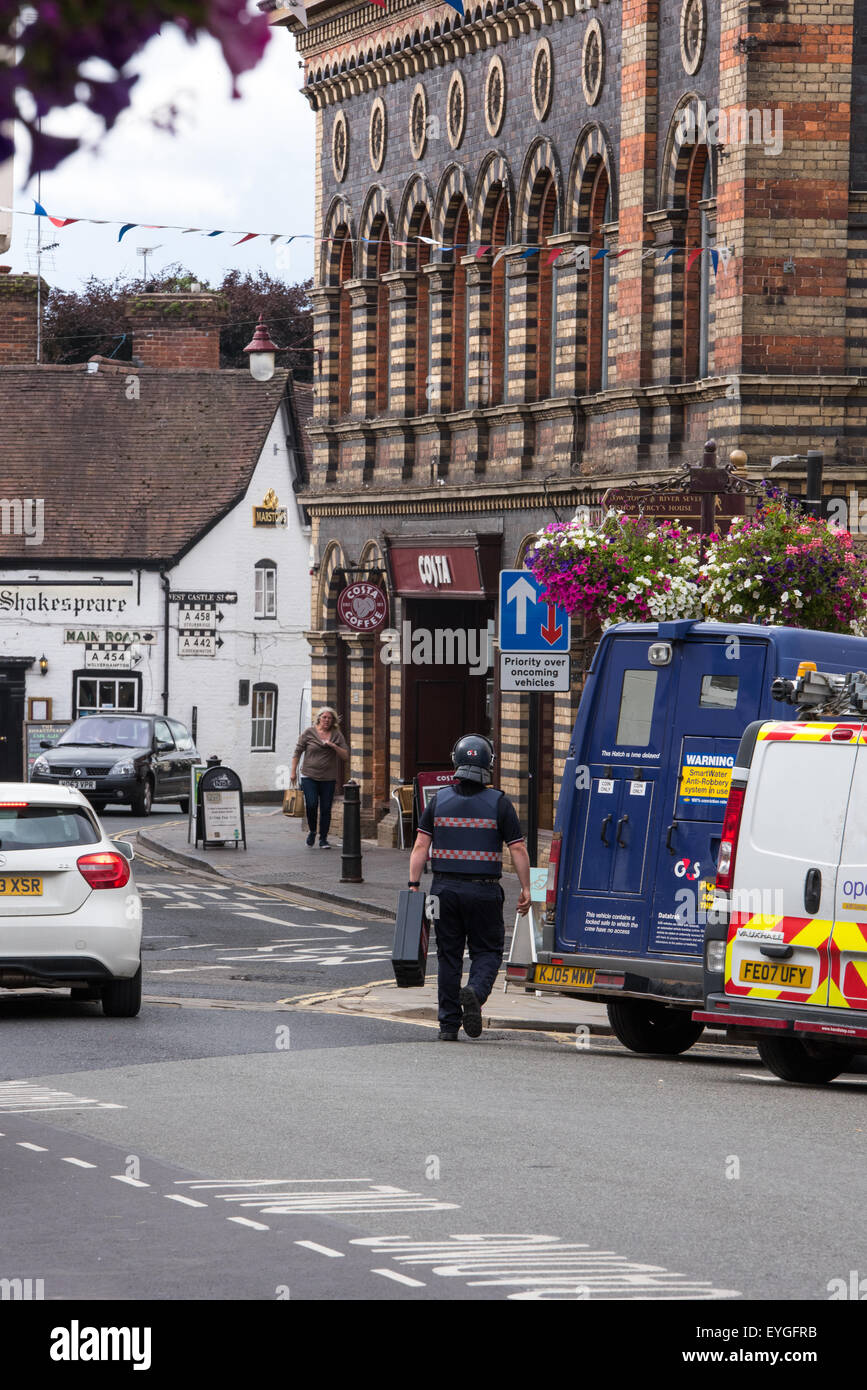 Security guard in uniform hi-res stock photography and images - Alamy