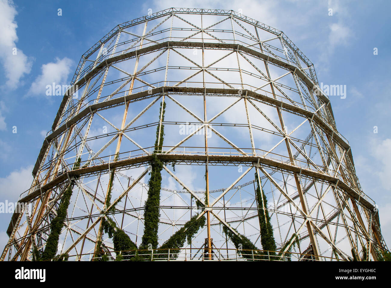 Disused gasometers hi-res stock photography and images - Alamy