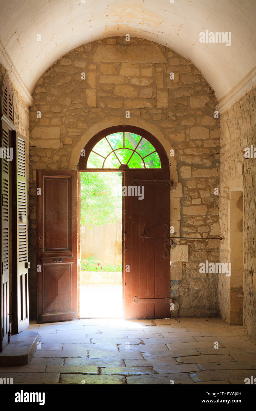 Doors open entrance hi-res stock photography and images - Alamy