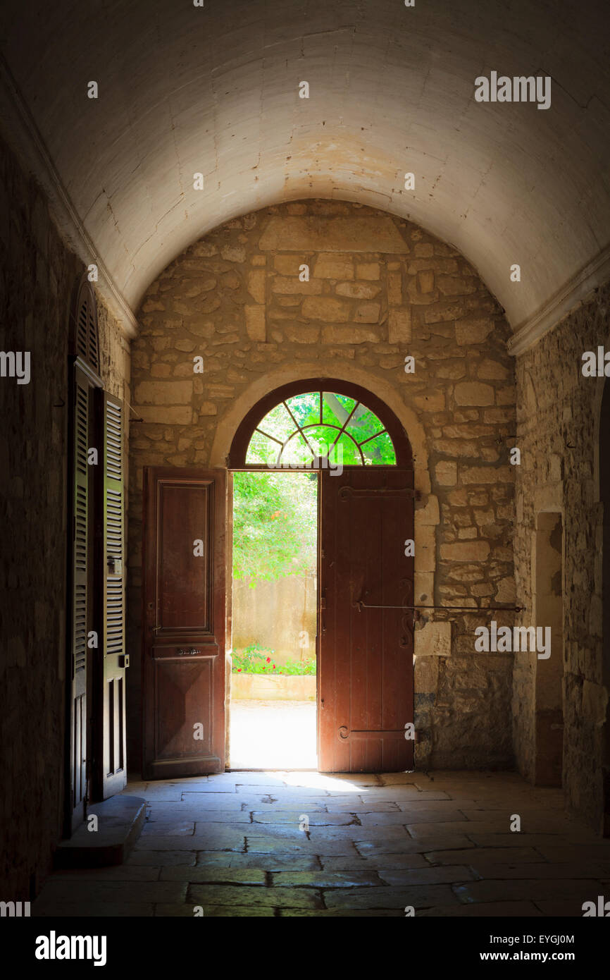 Doors open entrance hi-res stock photography and images - Alamy