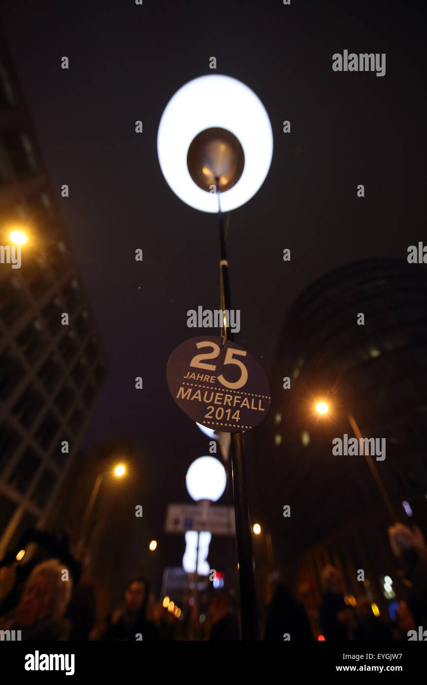 Berlin, Germany, balloon light installation Light border on the 25th ...