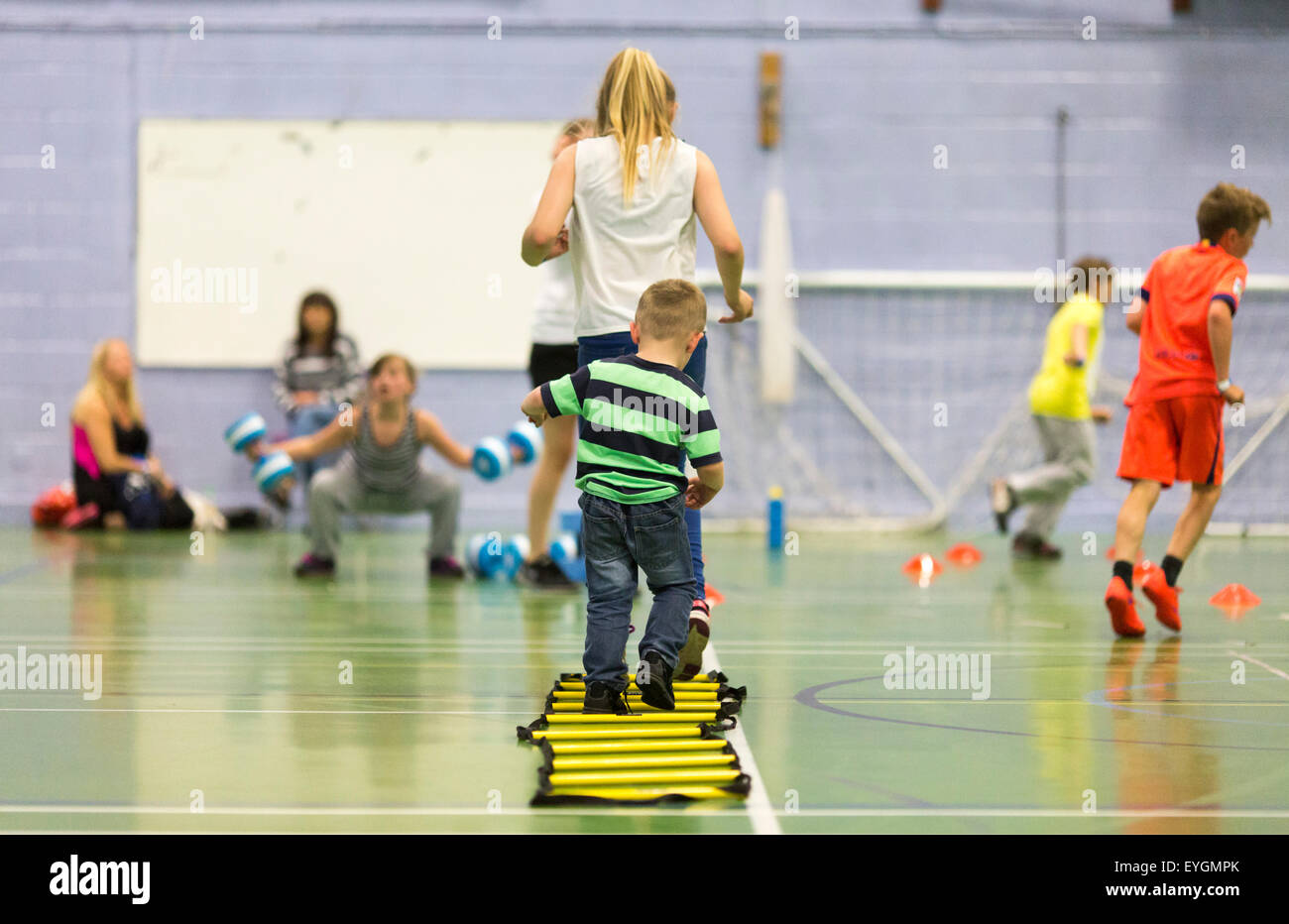 Exercise children hi-res stock photography and images - Alamy