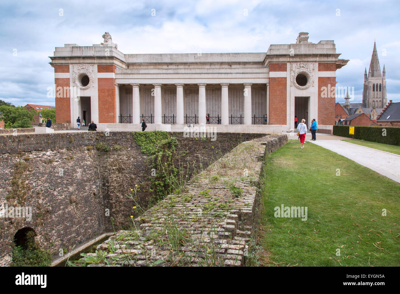 Menin Gate Memorial to the Missing, war memorial dedicated to the ...