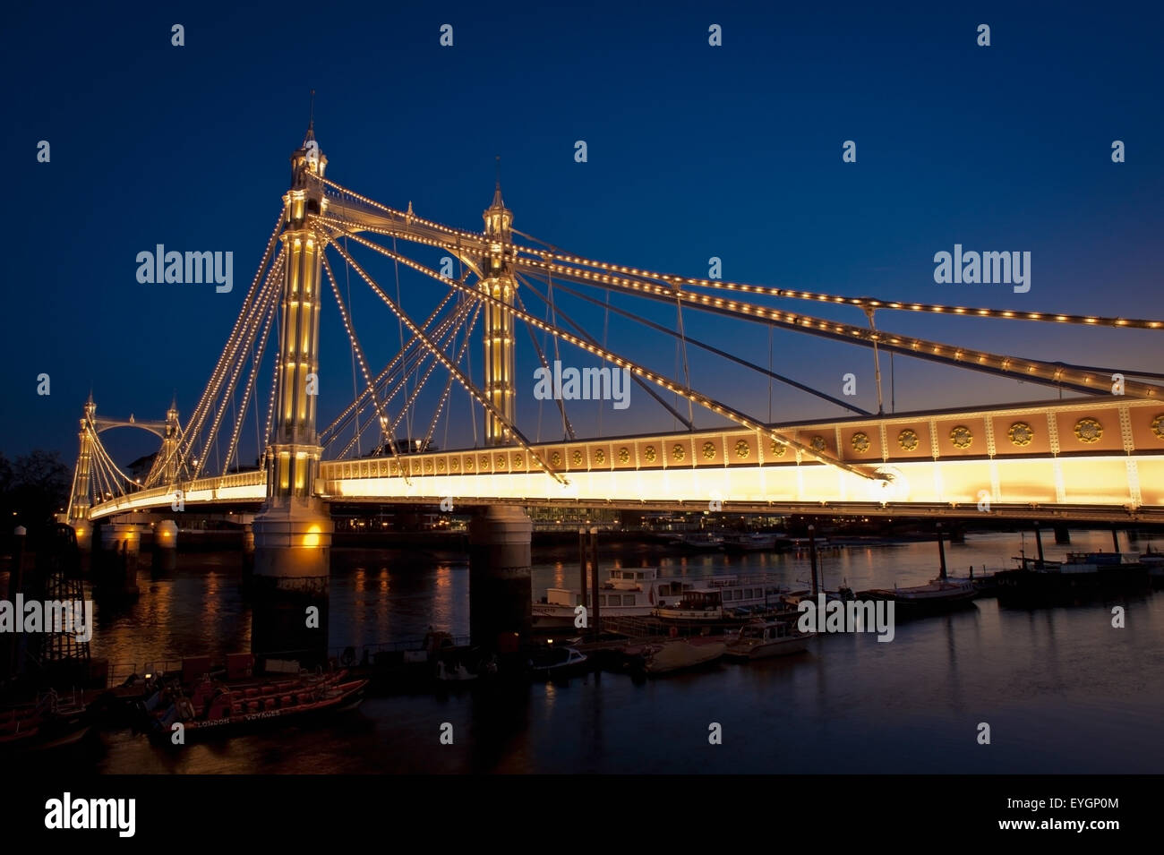 Albert bridge lighting hi-res stock photography and images - Alamy