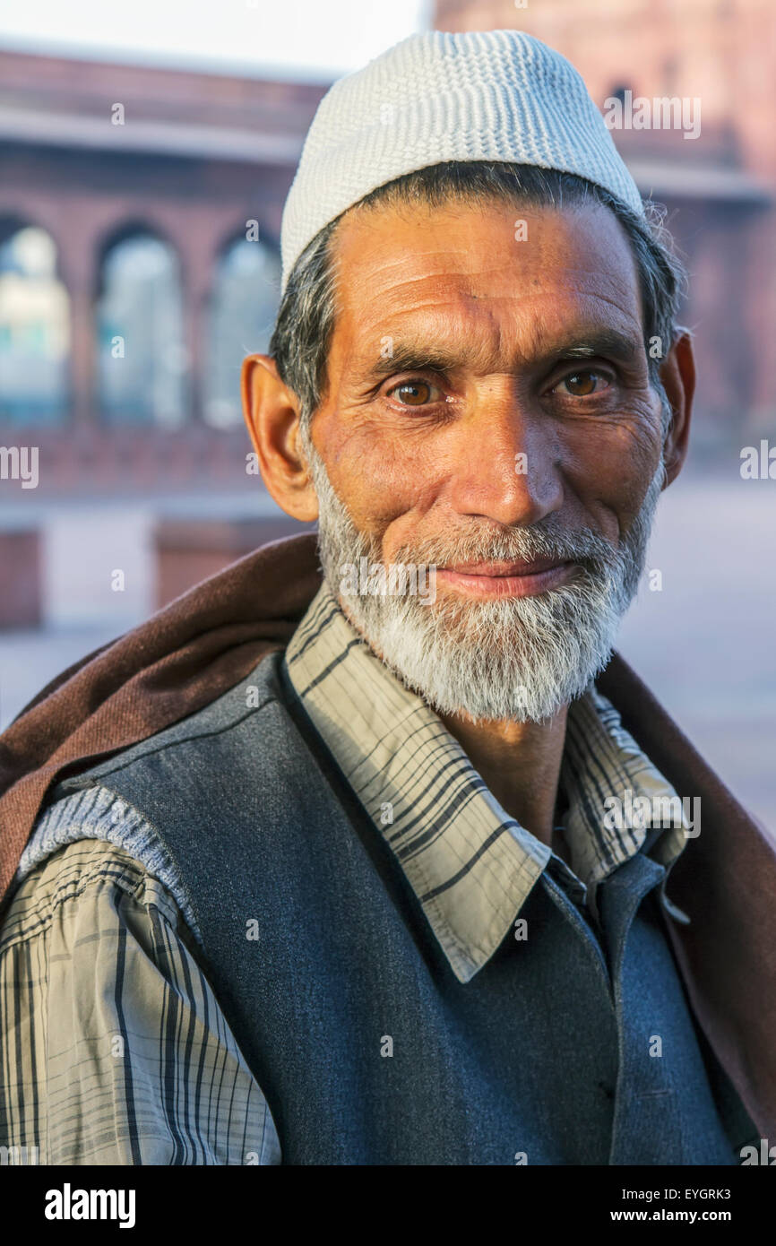 India, Delhi, Portrait of Muslim man with Kashmir at Jama Masjid in ...