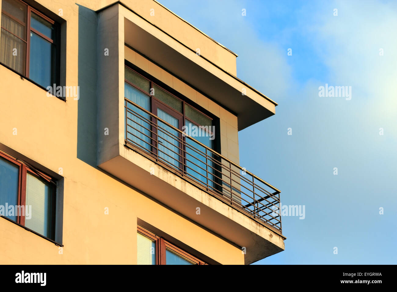 Balcony parapet hi-res stock photography and images - Alamy