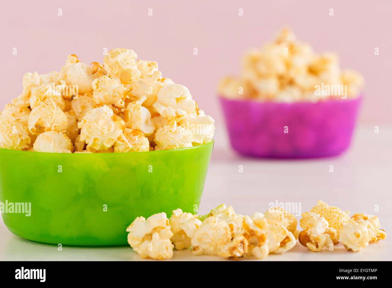 Popcorn in a colorful bowl Stock Photo - Alamy