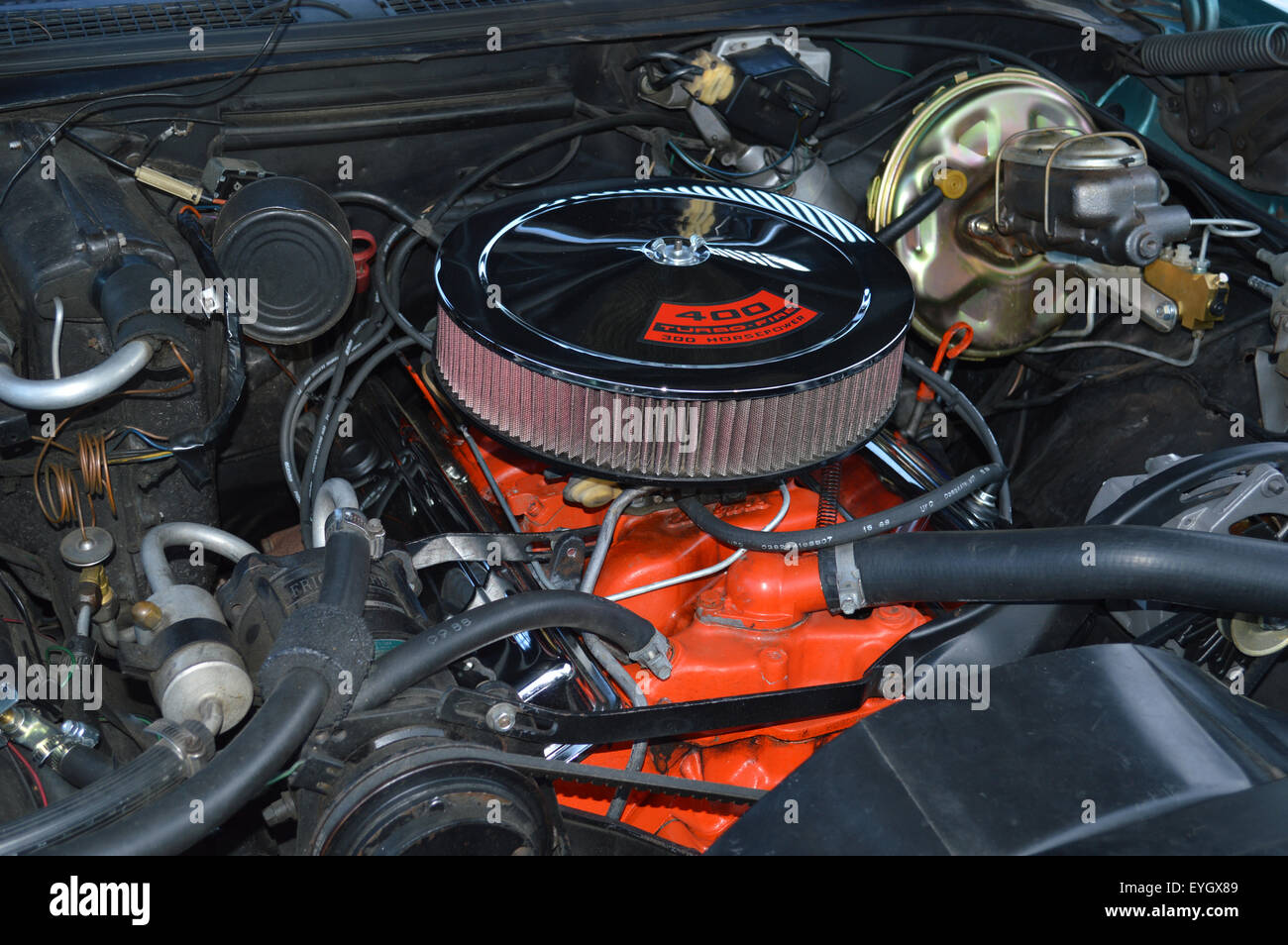 A 400cid 300 horsepower Vintage Chevrolet car engine Stock Photo - Alamy