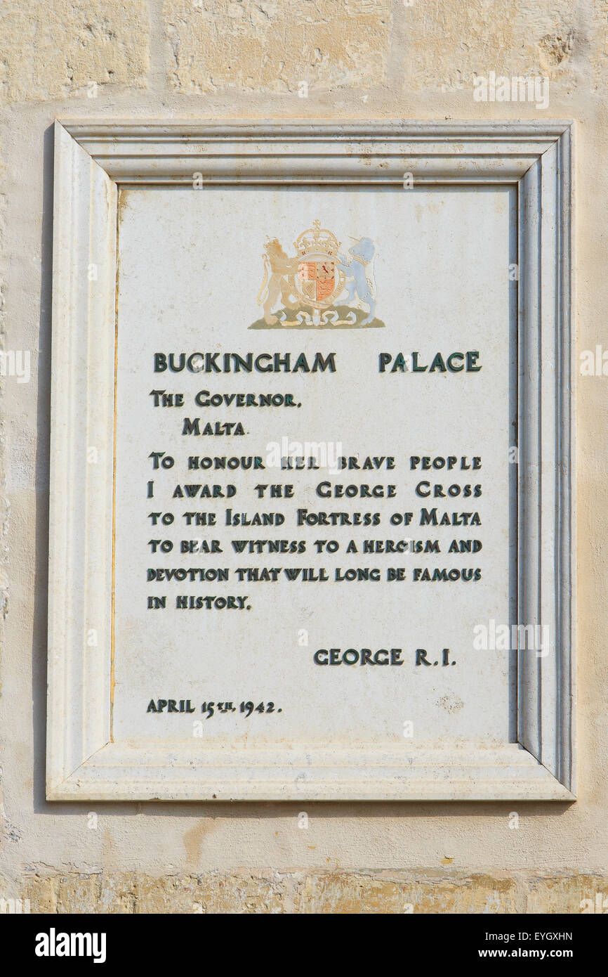 King George VI awarding the George Cross for bravery to the Maltese ...