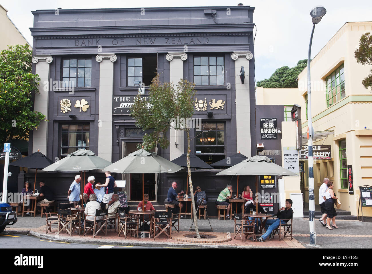 Sidewalk cafe new zealand hi-res stock photography and images - Alamy