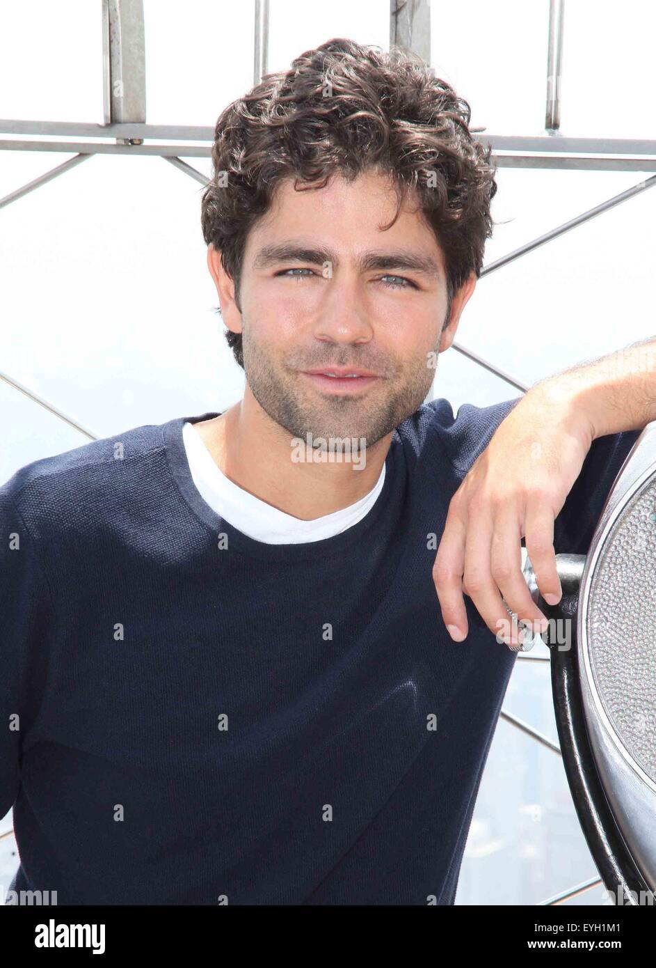 Empire State Building hosts Adrian Grenier of the movie 'Entourage ...