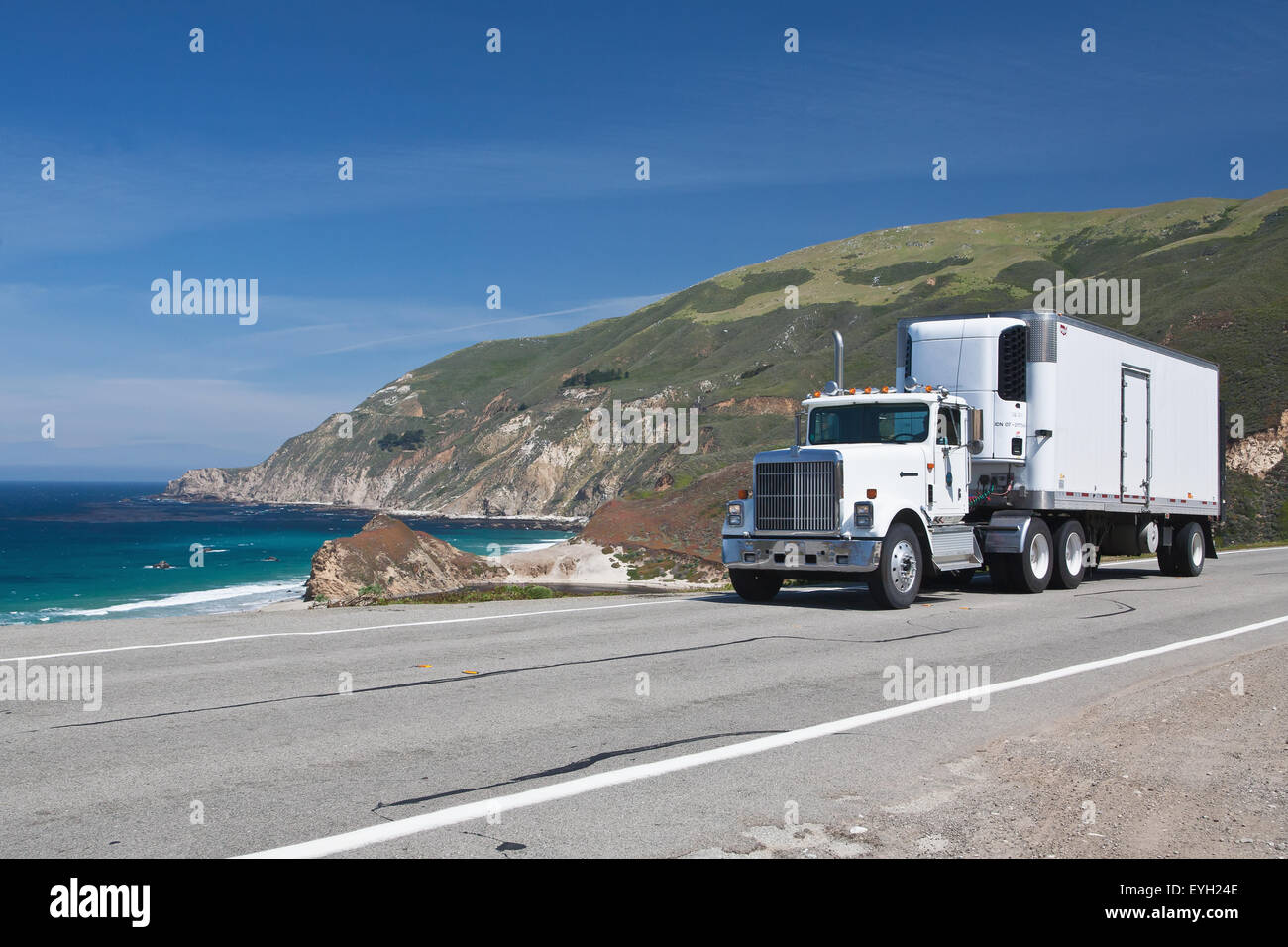 Semi truck on open highway hi-res stock photography and images - Alamy