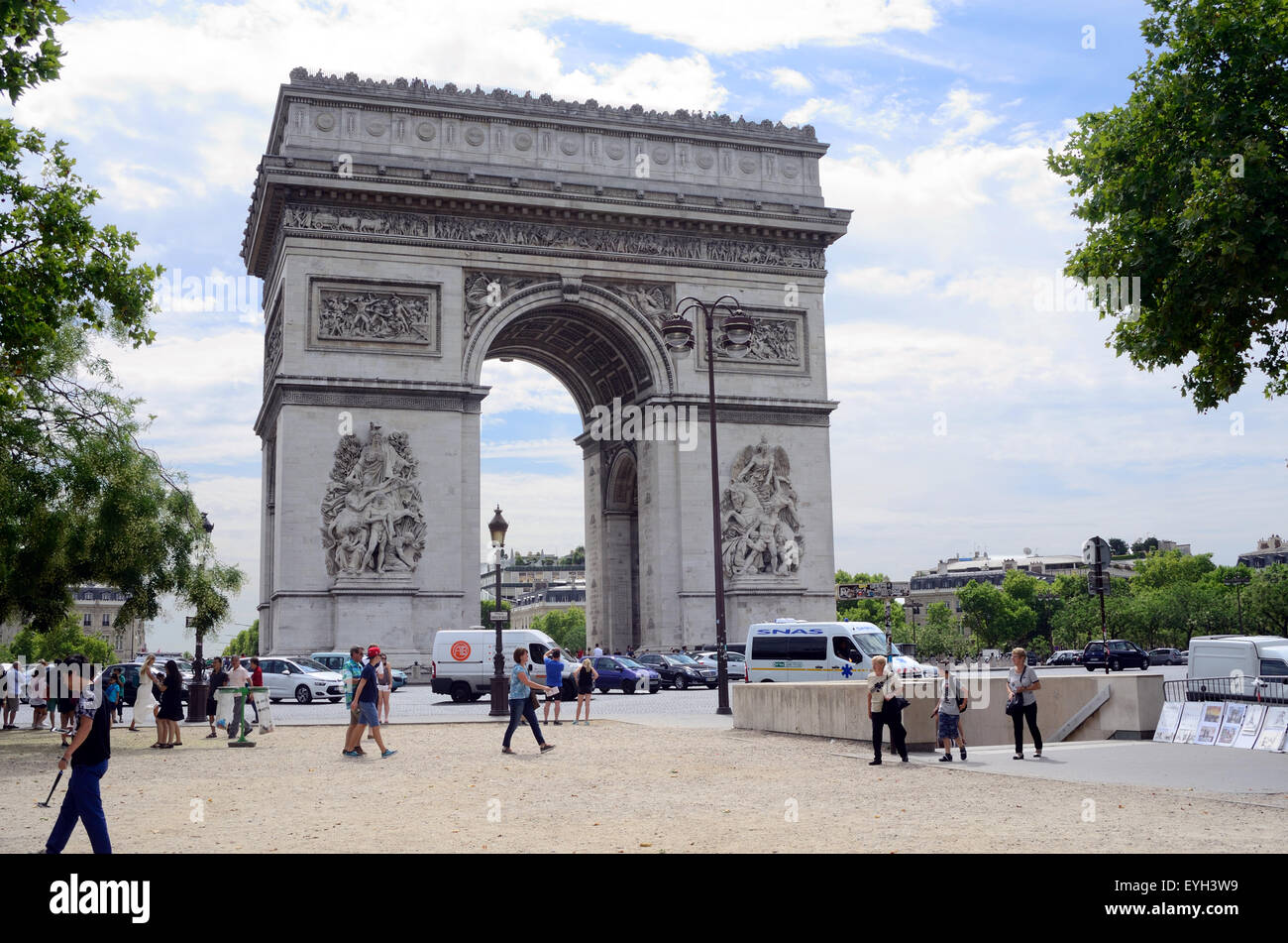 Arc de triomphe roundabout hi-res stock photography and images - Alamy