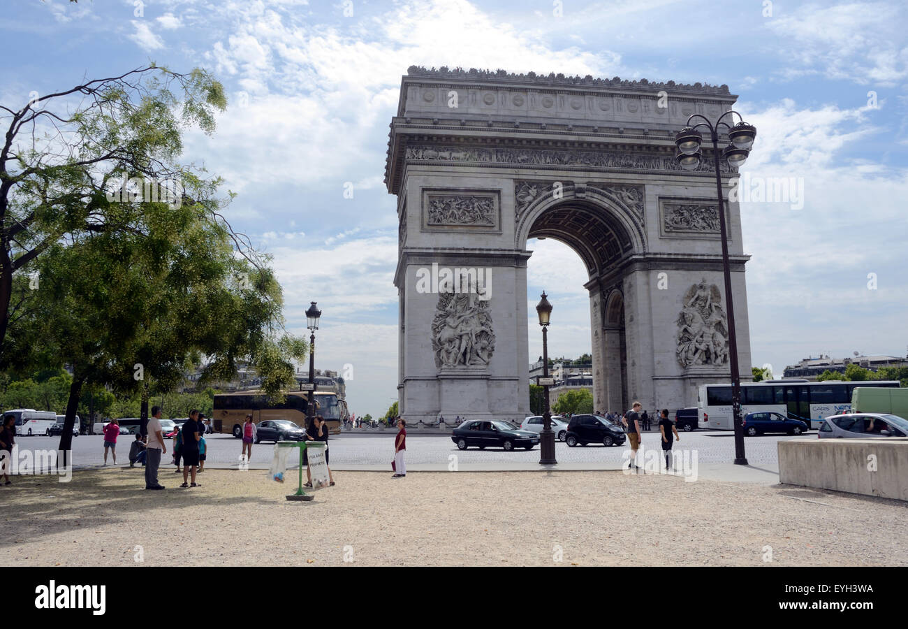 Arc de triomphe roundabout hi-res stock photography and images - Alamy