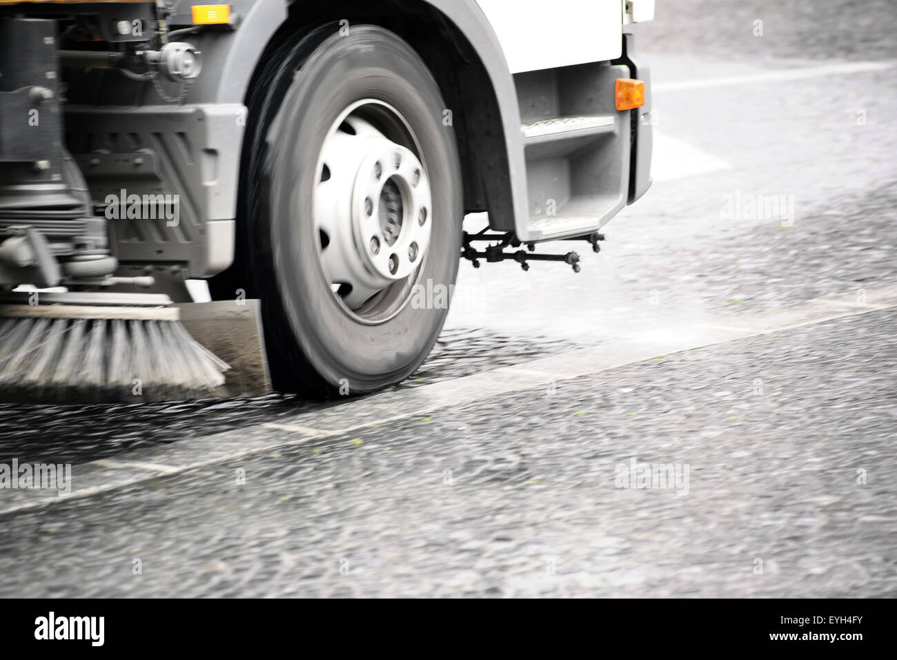Water street cleaning machine hi-res stock photography and images - Alamy