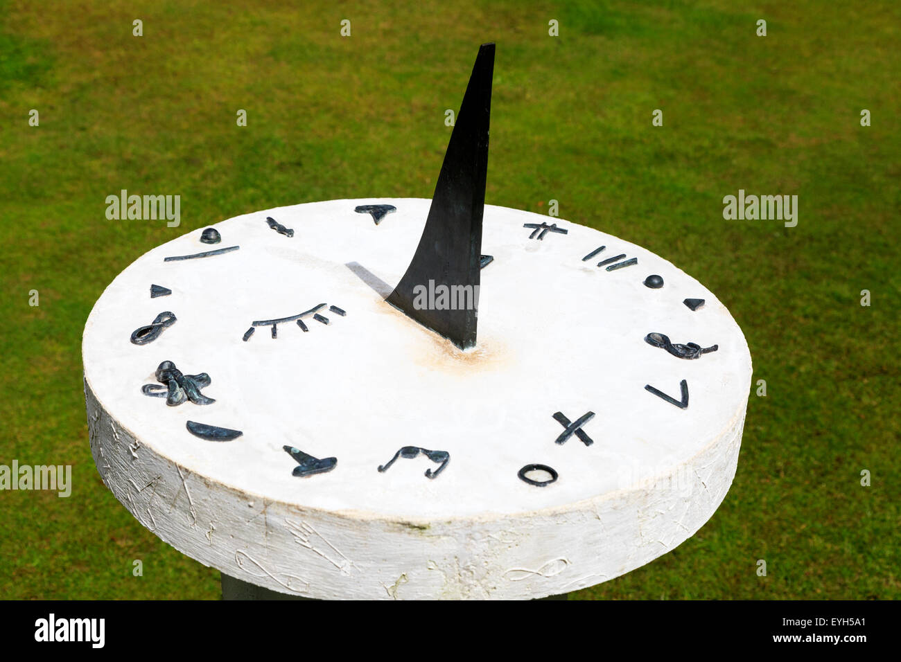 Ancient sundial clock face hi-res stock photography and images - Alamy