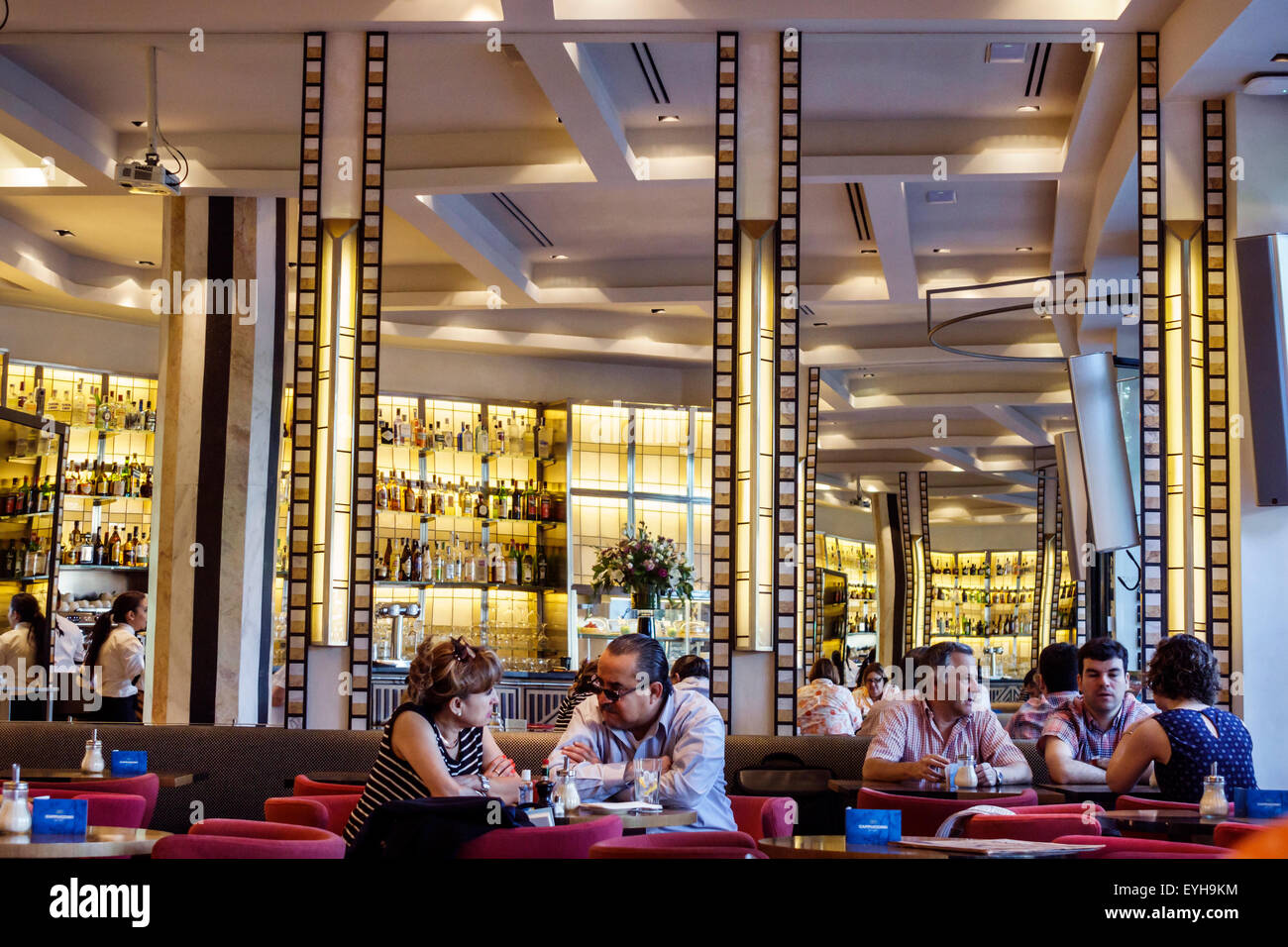 Caf interior hi-res stock photography and images - Alamy