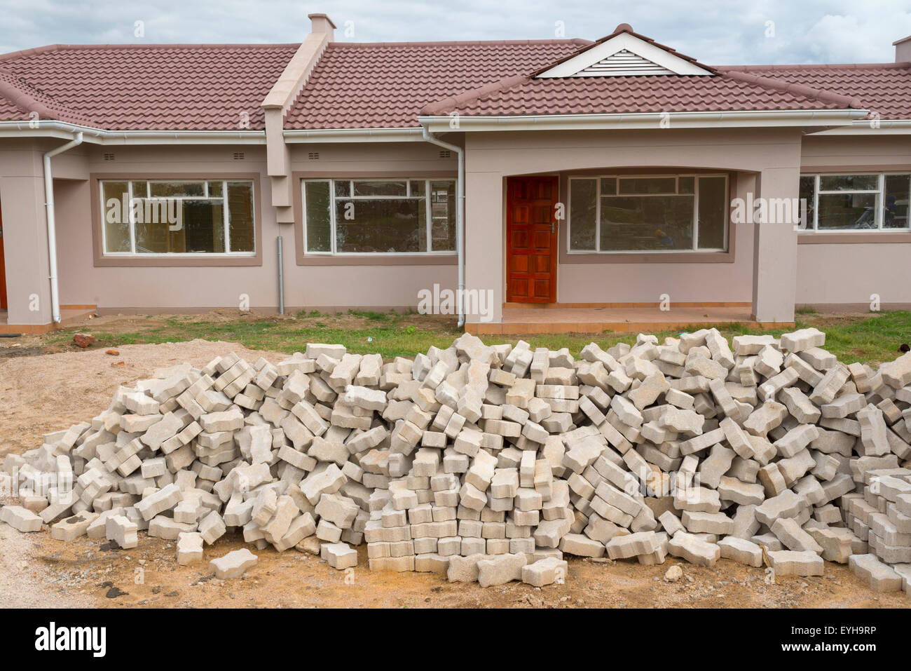 Zimbabwe house building hi-res stock photography and images - Alamy