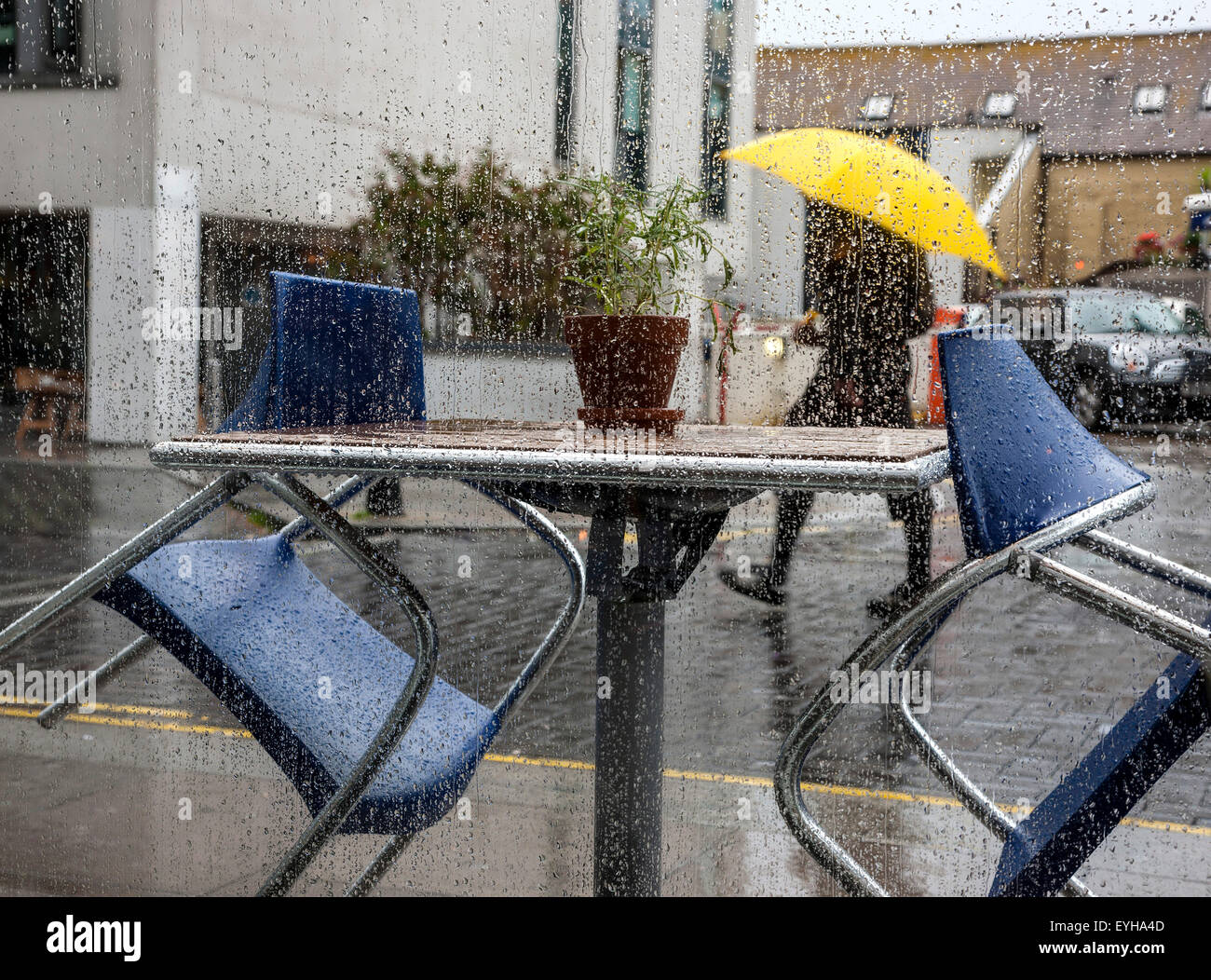 Looking through Rain on a restaurant window Stock Photo - Alamy