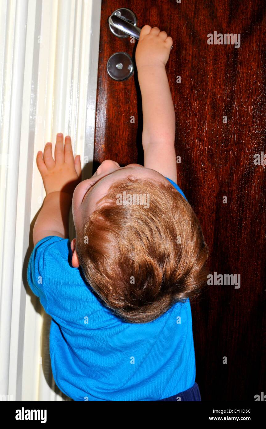 Portrait of a happy child at the door Stock Photo - Alamy