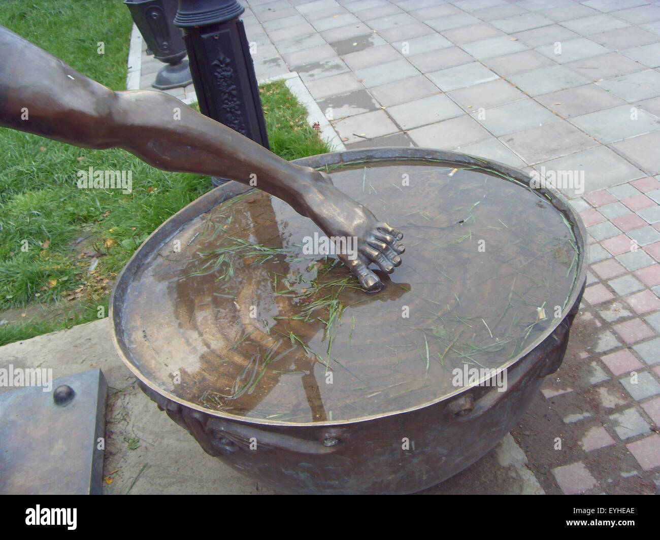 Statue. Man floating on the beach in vacations Stock Photo - Alamy