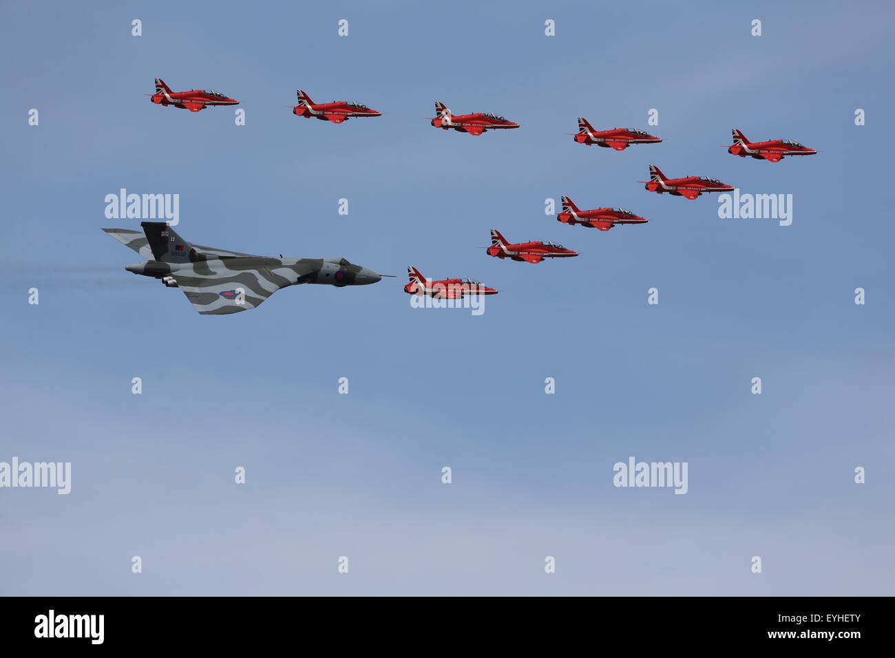 Red arrows vulcan jet formation celebration historic avro xh558 hi-res ...
