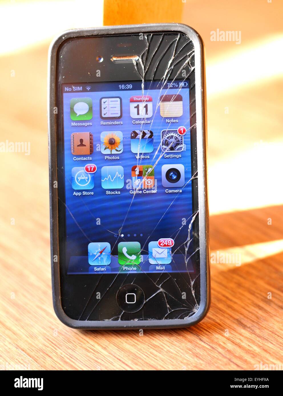 Broken iphone 12 hi-res stock photography and images - Alamy