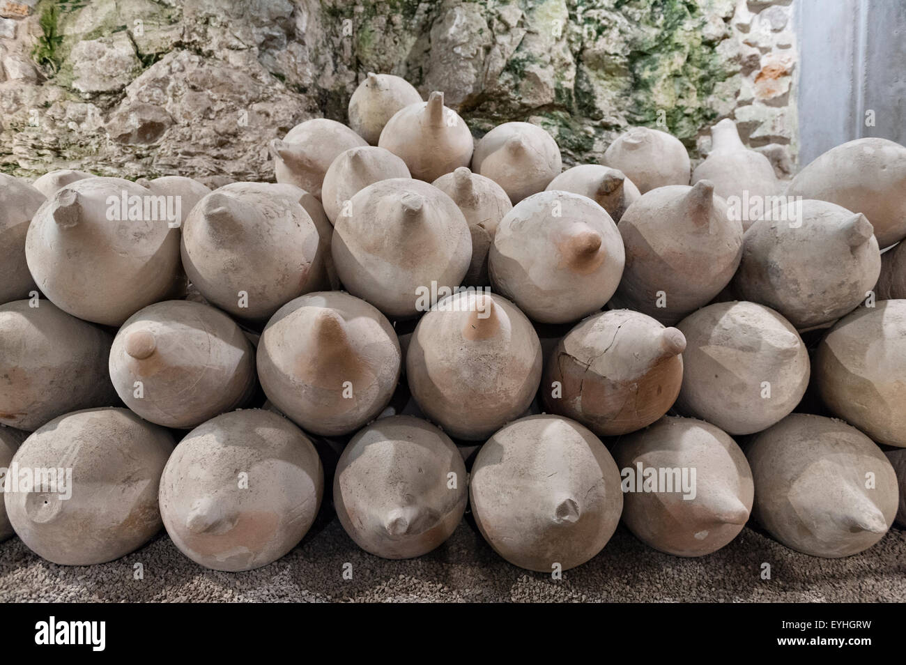 Amphorae hi-res stock photography and images - Alamy