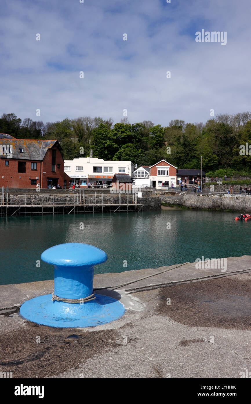 Cornish quayside bollard hi-res stock photography and images - Alamy