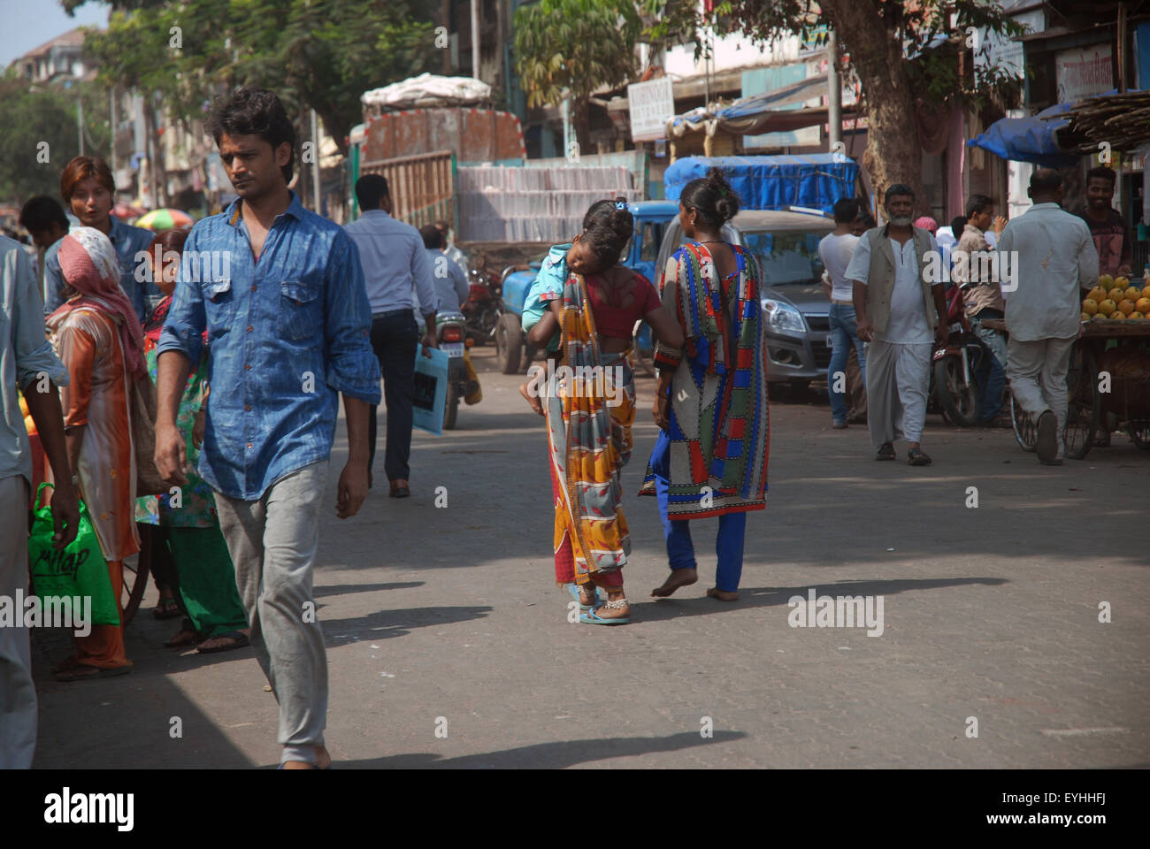 Crowds of people on the streets of Mumbai, India Stock Photo - Alamy