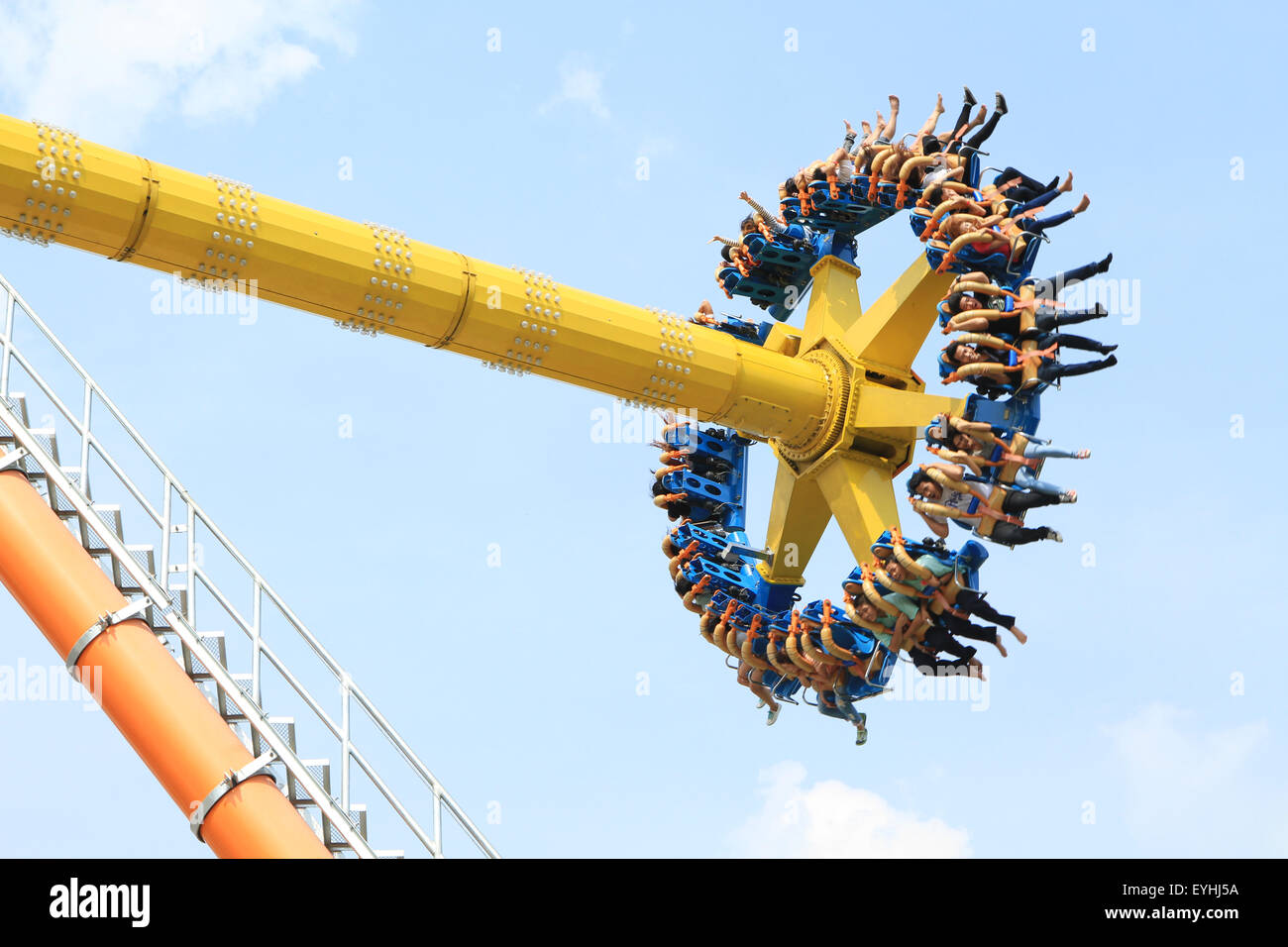 People playing The Roller Coaster at Dream World Theme Park in Thailand ...