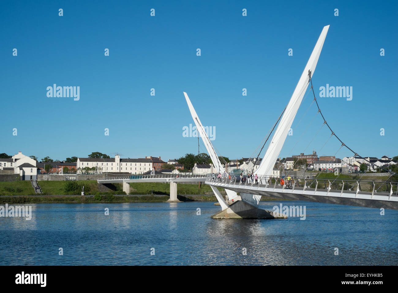 The peace bridge derry londonderry hi-res stock photography and images ...