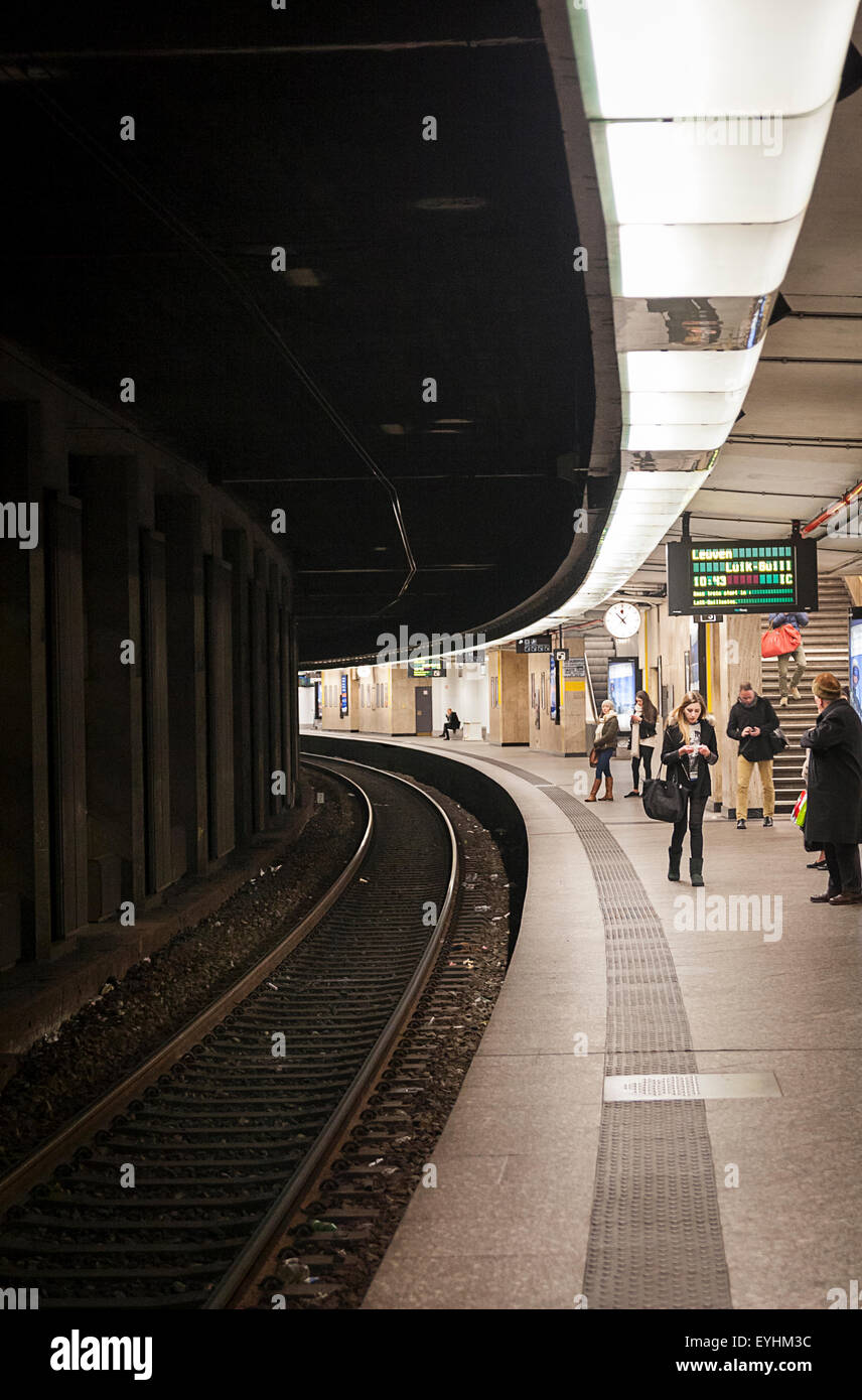 Brussels central station concourse hi-res stock photography and images ...
