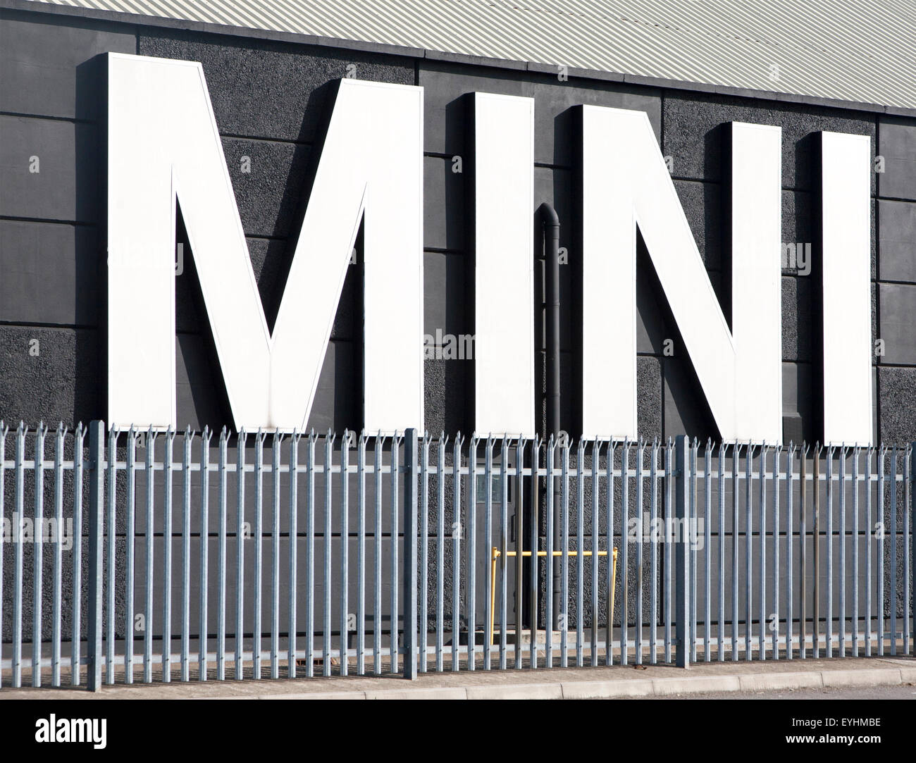 Bmw group sign hi-res stock photography and images - Alamy