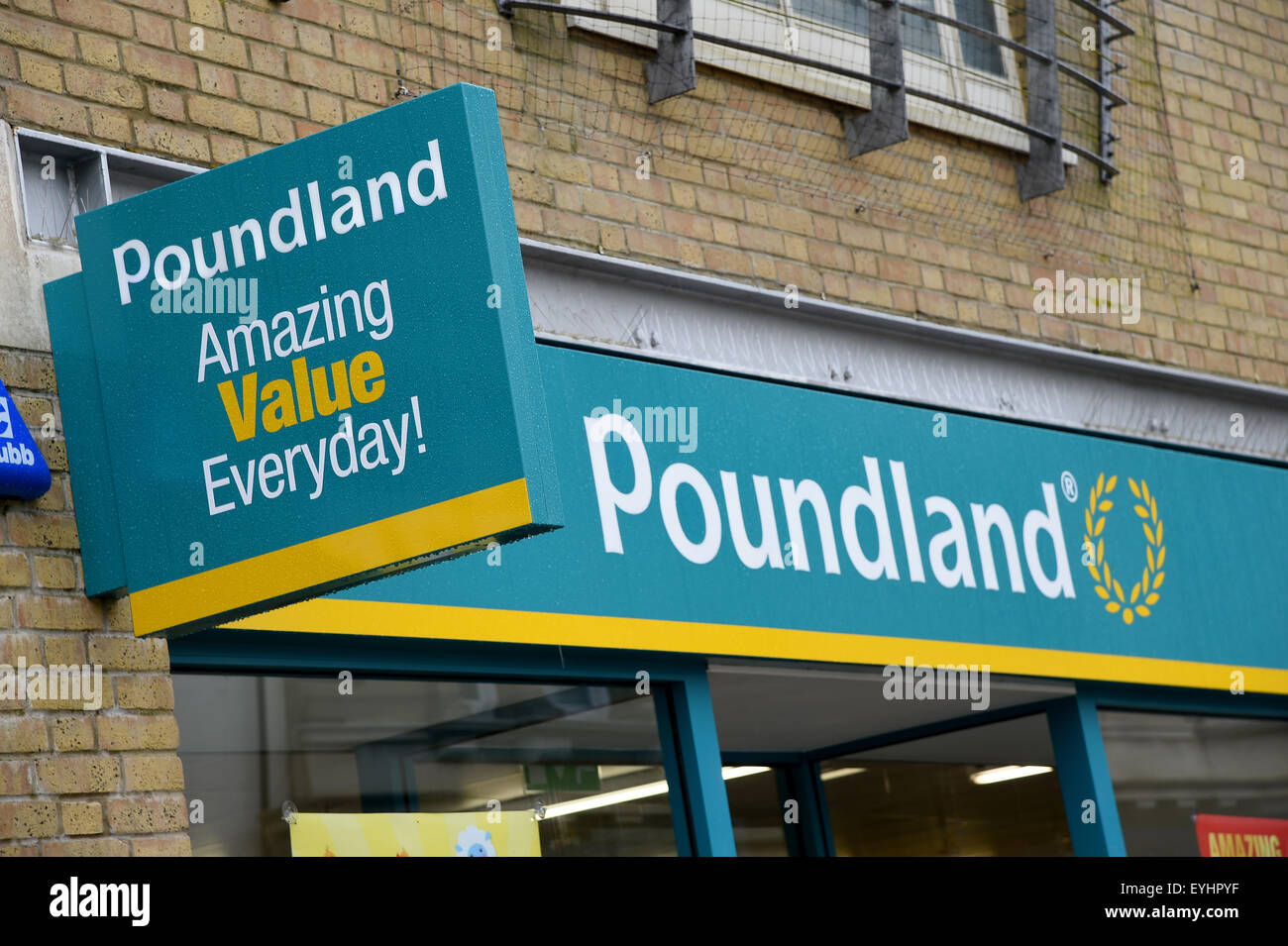 Poundland shopping hi-res stock photography and images - Alamy