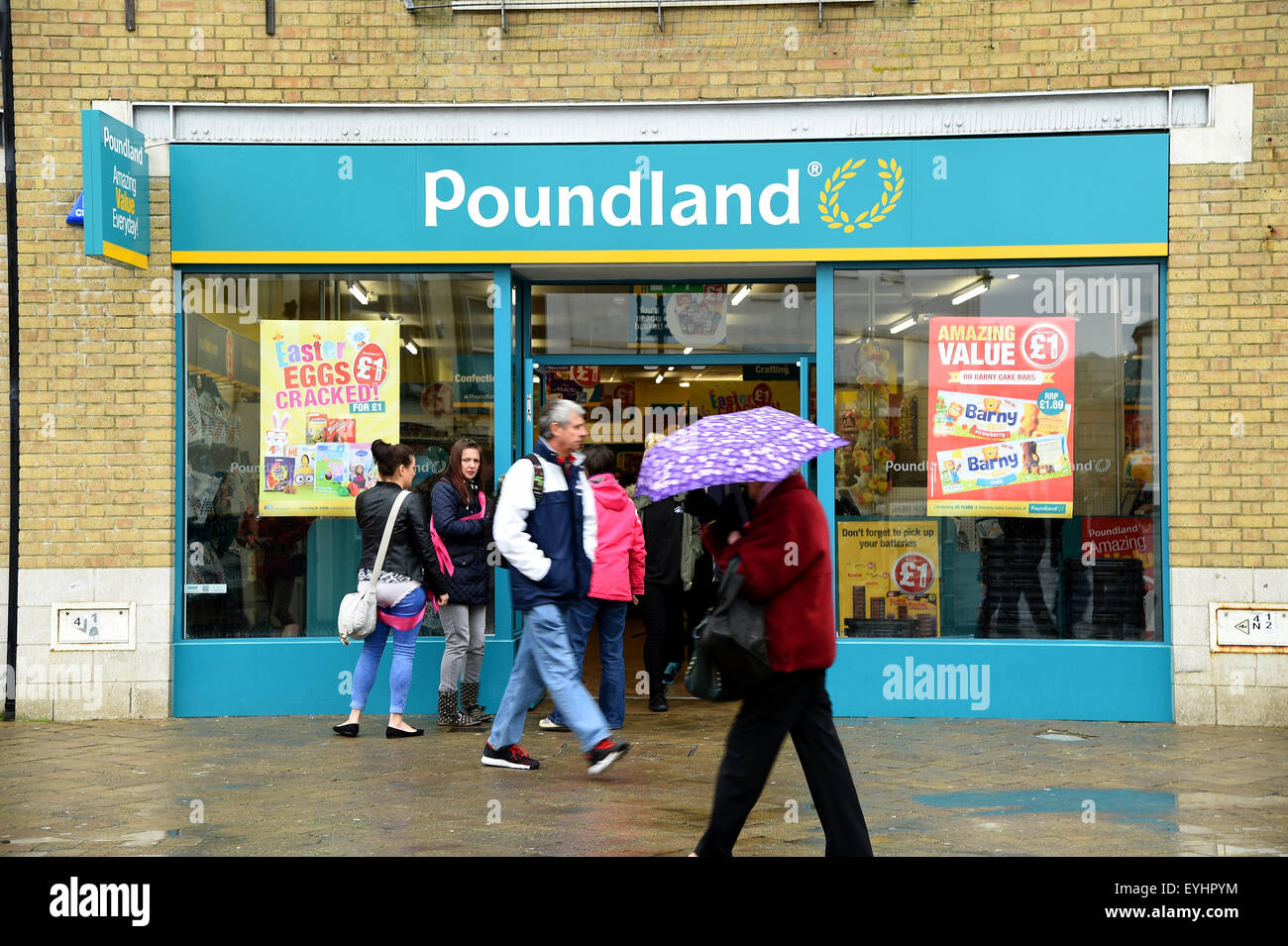 Poundland shop exterior hi-res stock photography and images - Alamy