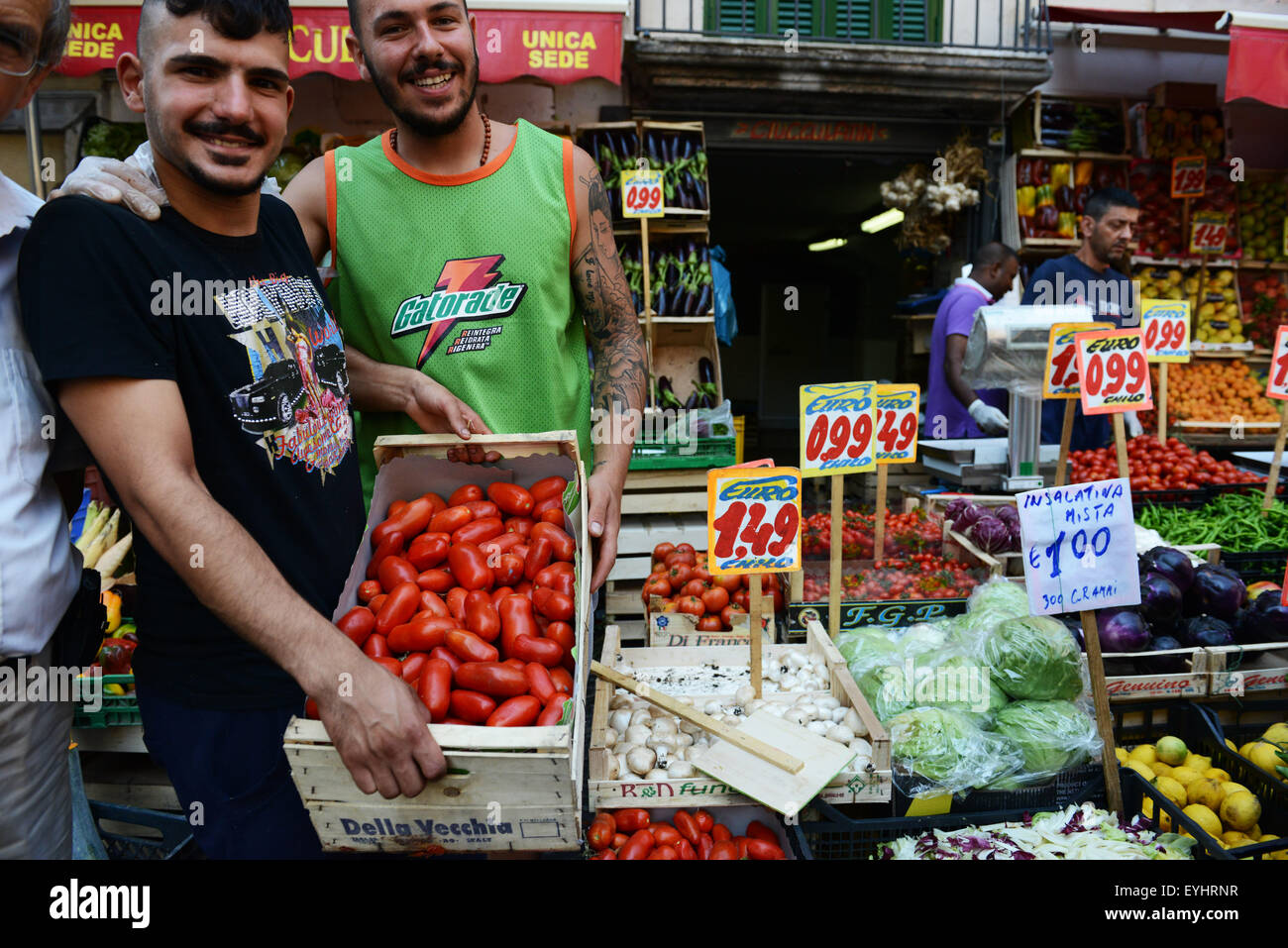Vegetable Vendors Stock Photos & Vegetable Vendors Stock Images - Alamy