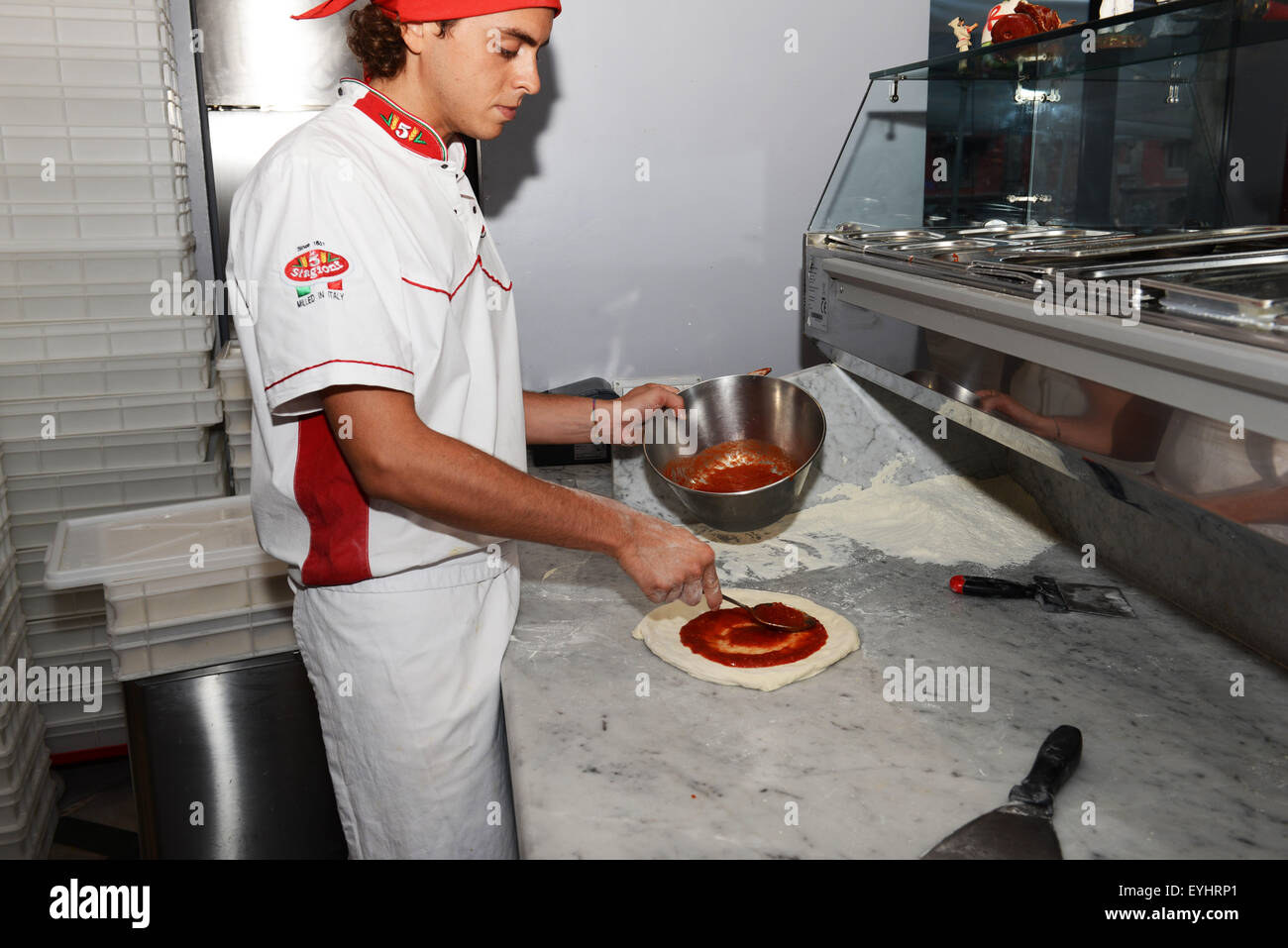 Alessandro Izzo, the pizza chef of pizzeria Palazzo Petrucci in the ...