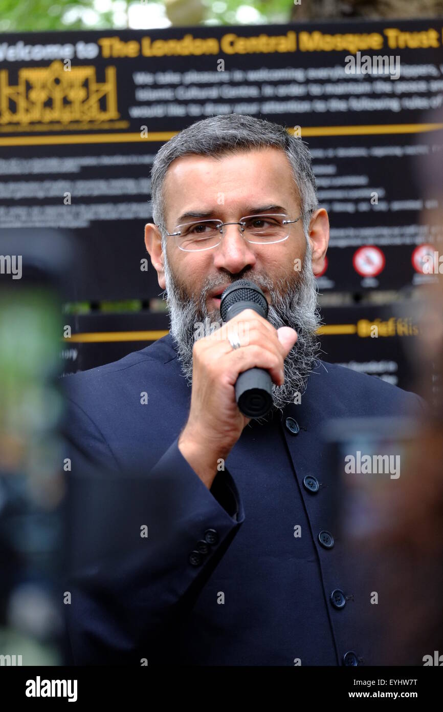 Anjem Choudary and Abu Izzadeen hold a demo outside Regent's Park Mosque against the call for ...