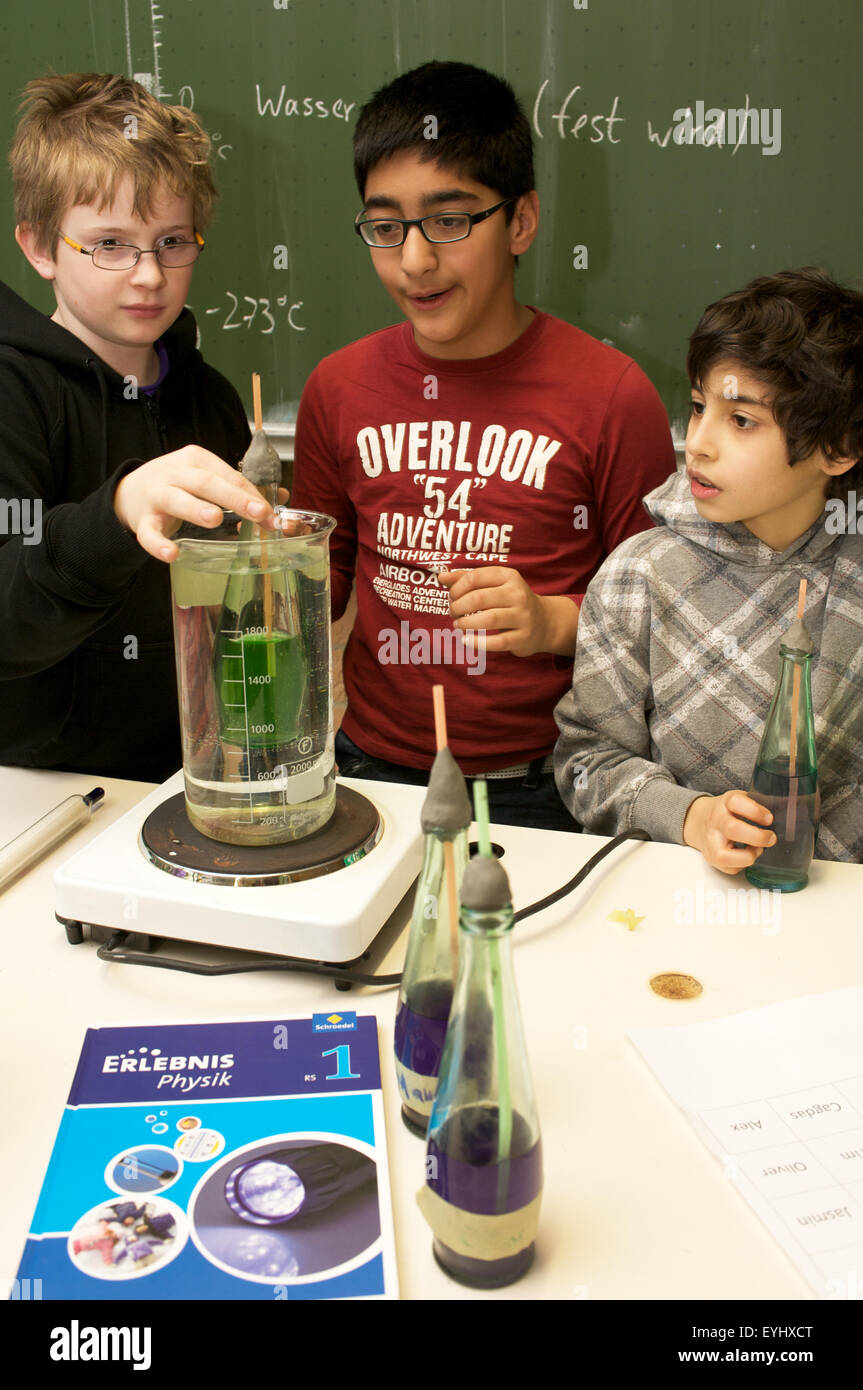 Physics experiment high school hi-res stock photography and images - Alamy