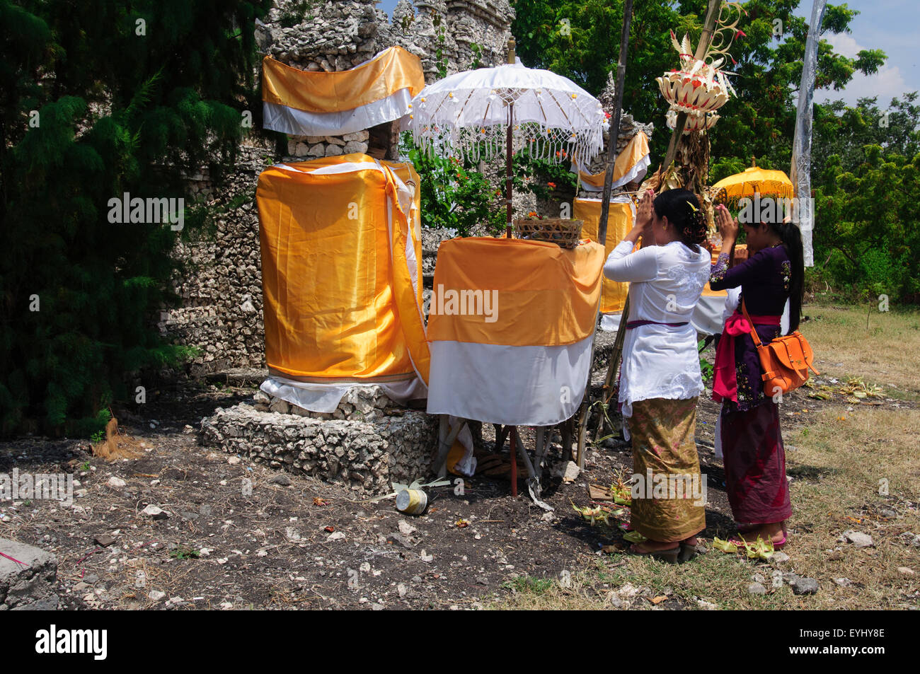 Hindu praying temple hi-res stock photography and images - Alamy