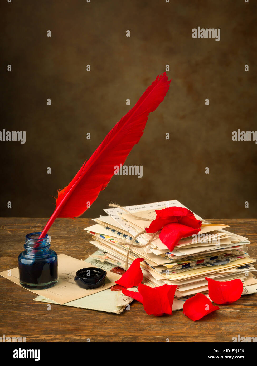 Ink well quill hi-res stock photography and images - Alamy