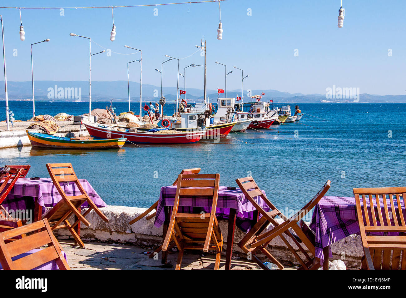 Restaurant outdoors by the sea hi-res stock photography and images - Alamy