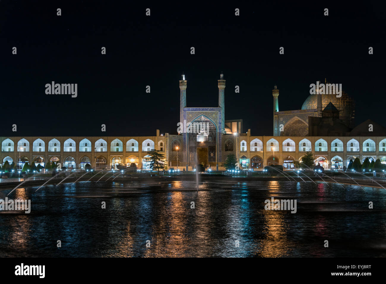 Imam (Shah) Mosque and Naghsh-e Jahan Square shops at night, Isfahan ...