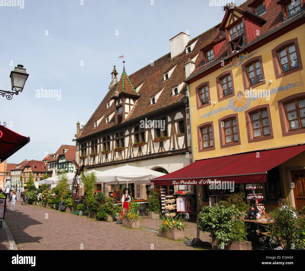OBERNAI, FRANCE - MAY 11, 2015: Street with typical half-timbered ...