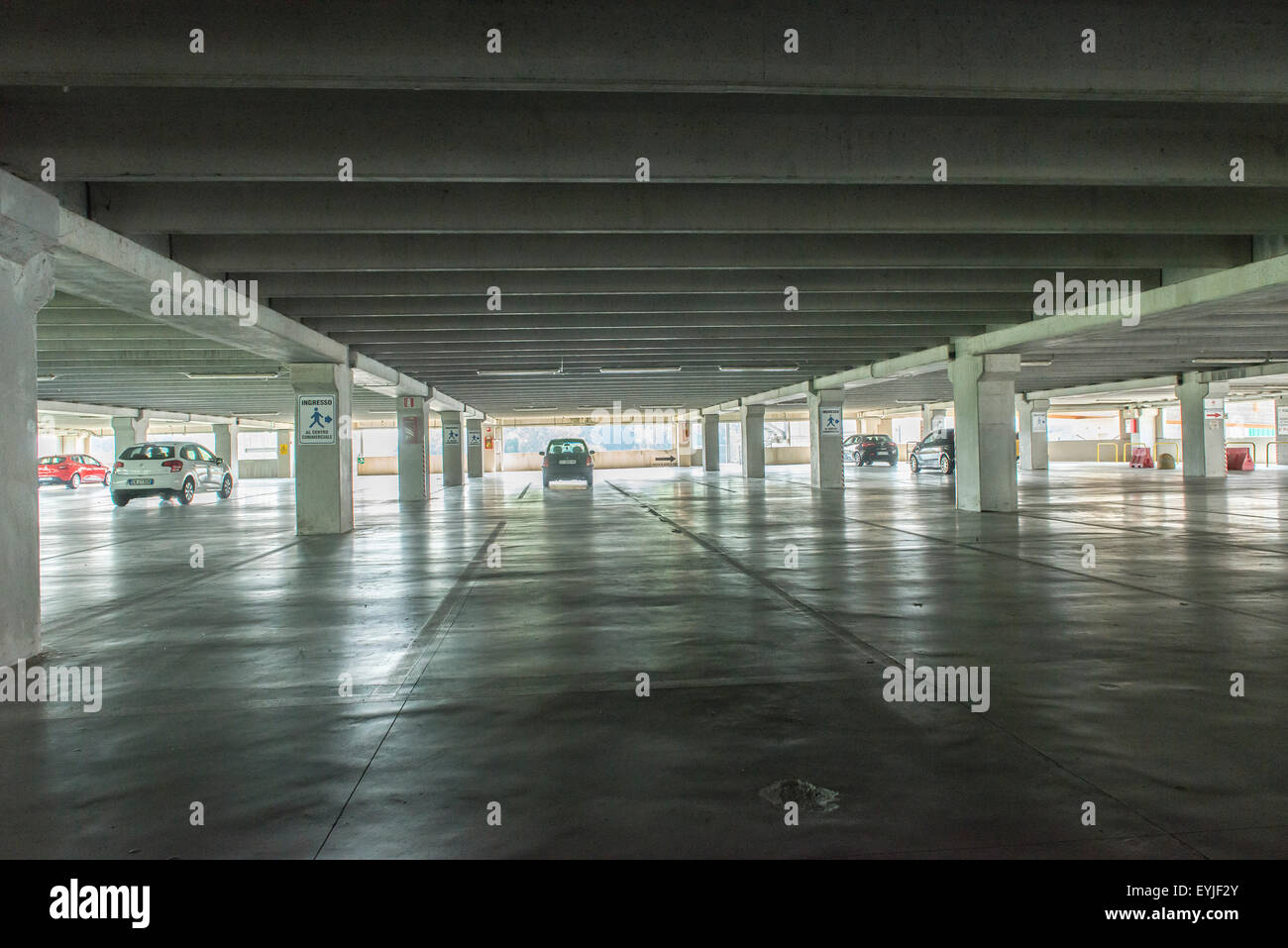 Empty parking lot hi-res stock photography and images - Alamy